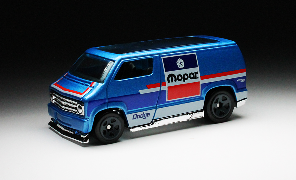 MOPAR Series: CUSTOM ’77 DODGE VAN – ORANGE TRACK DIECAST