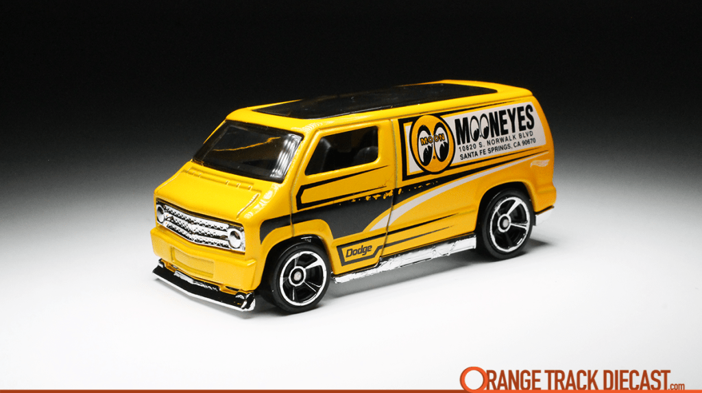 HW City – HW Performance: CUSTOM ’77 DODGE VAN – ORANGE TRACK DIECAST